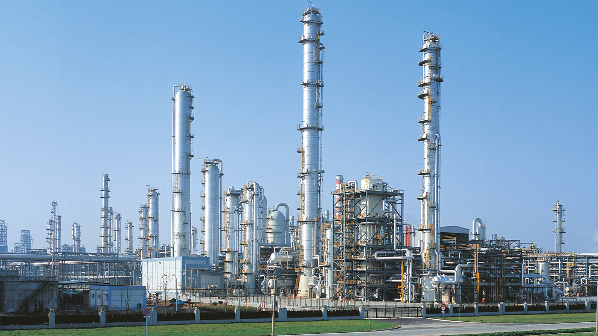 Refining and petrochemical - SUEZ